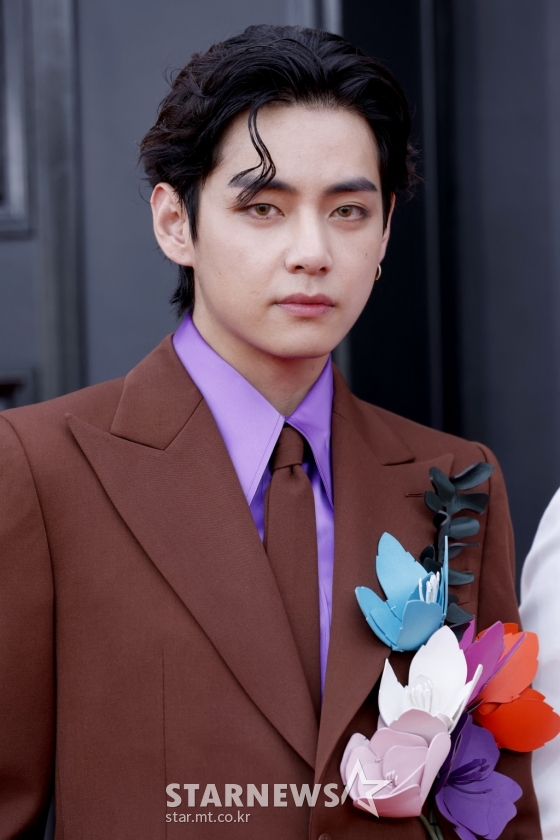 BTS V, 'Most Popular BTS Member' 1st place