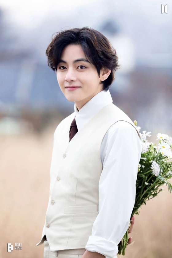 BTS V 'Meaningful HAPPYVDAY'