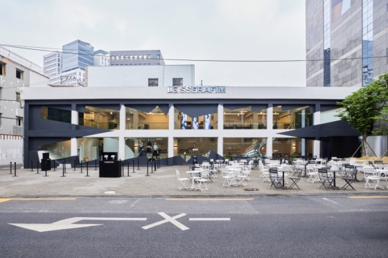 LE SSERAFIM Opening of the first solo pop-up store