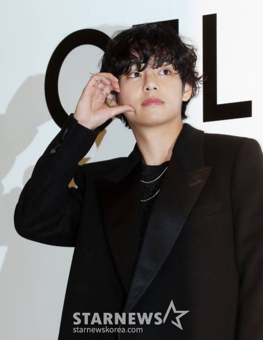 V Boasts His Popularity in Japan