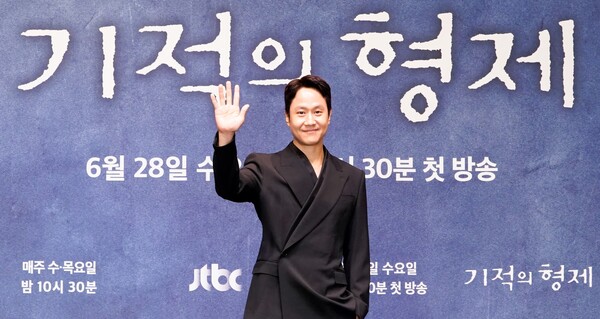 정우, 확신을 가지고 미친듯이 연기한 '기적의 형제'