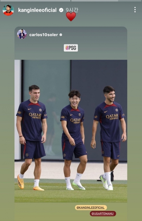 '이강인과 투샷 인증' 친분 과시한 PSG 동료들, '폭풍적응' 이강인도 ♥로 답했다
