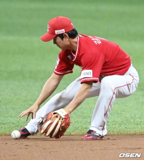 SSG 3위에 8G차 '잡혔다', 25사사구+6실책+32실점 '악몽의 3연전'→세 달 지킨 2위마저 위태