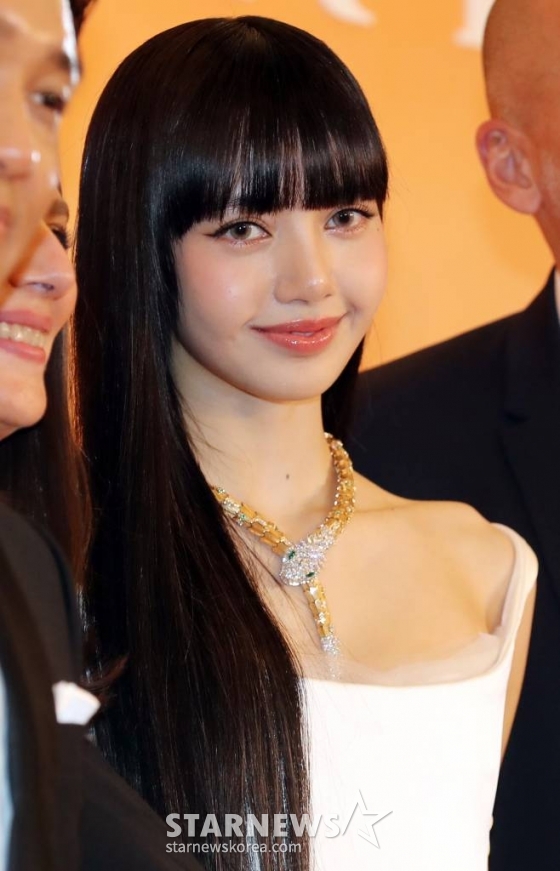BLACKPINK's Lisa, SNS post value of 770 million won