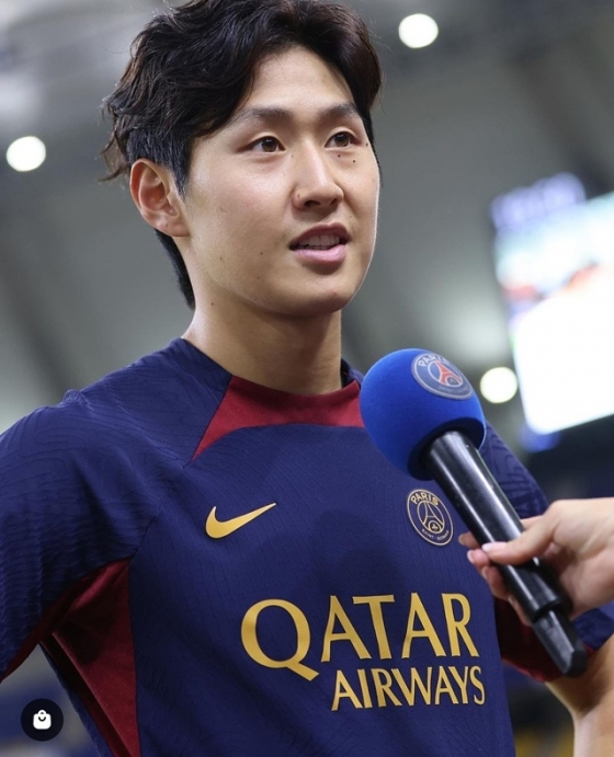 '음바페·네이마르도 이강인 아래' PSG 유니폼 'LEE KANG IN' 판매 1위 ... "한 달 넘게 없었어도 최고 선수" 찬사