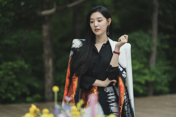 '눈물의 여왕' 김지원, '개천서 난 용' 잡는 '헬기 탄 공주'