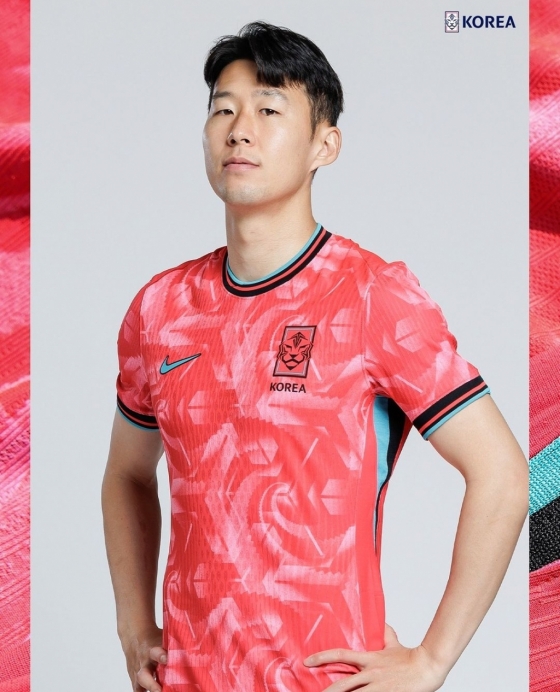 '韓 상징 빨간색 어디에' 국대 새 유니폼 혹평→외신은 호평... 왜?