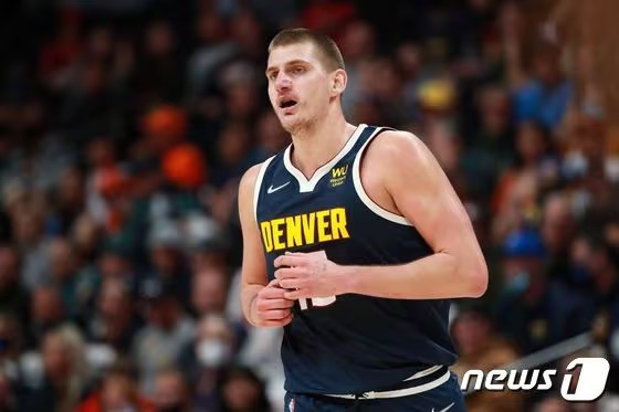 NBA MV3 요키치, '전설' 매직 존슨·래리 버드와 어깨 나란히 했다