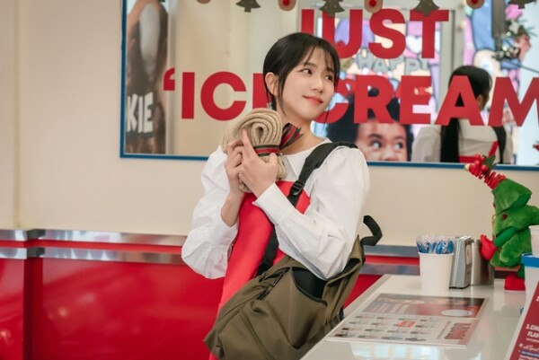 배우와 가수 넘나드는 지수, 기대되는 2025